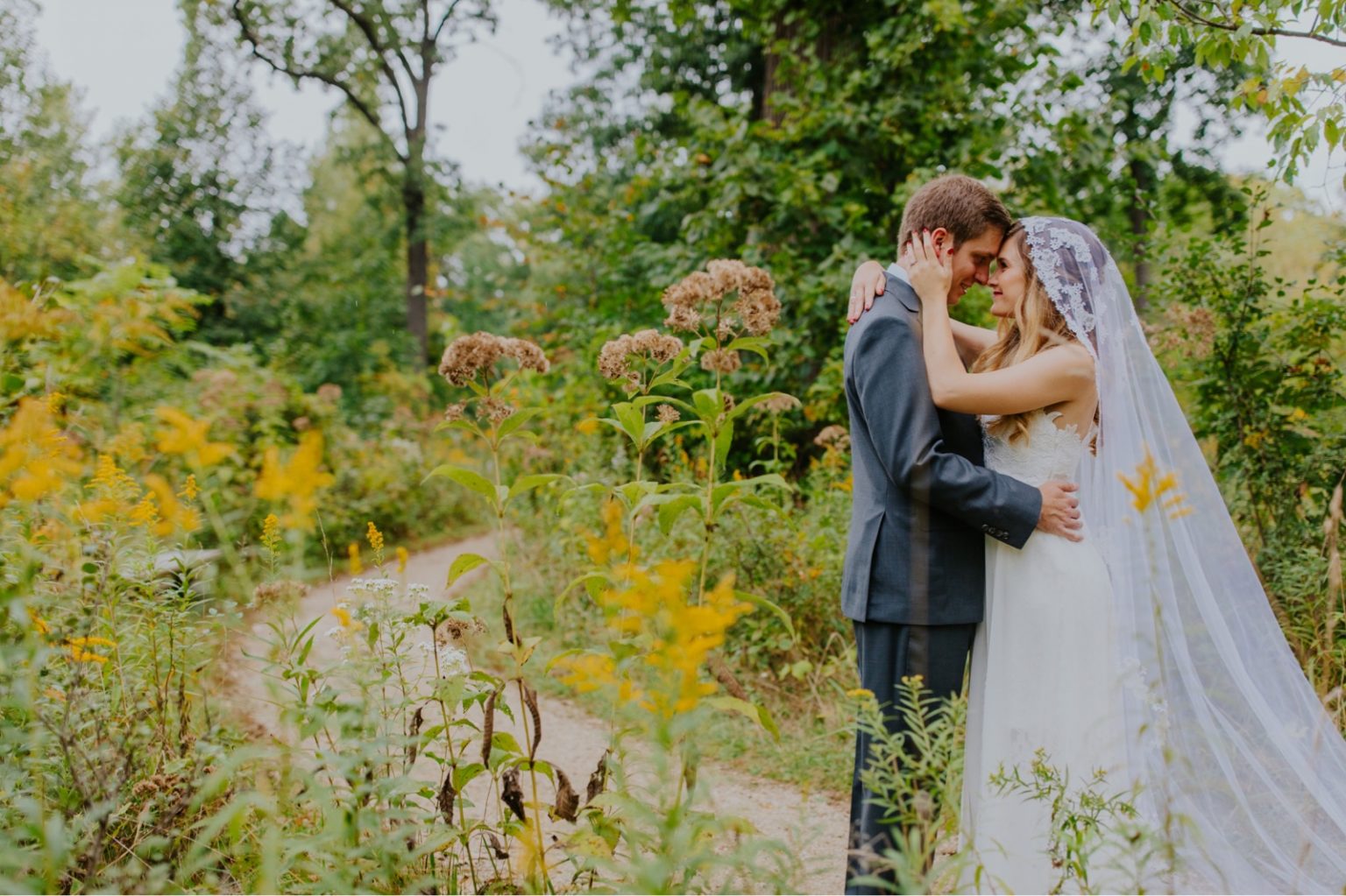 Chicago Redfield Estate Wedding Photos Hanna Walkowaik Photography