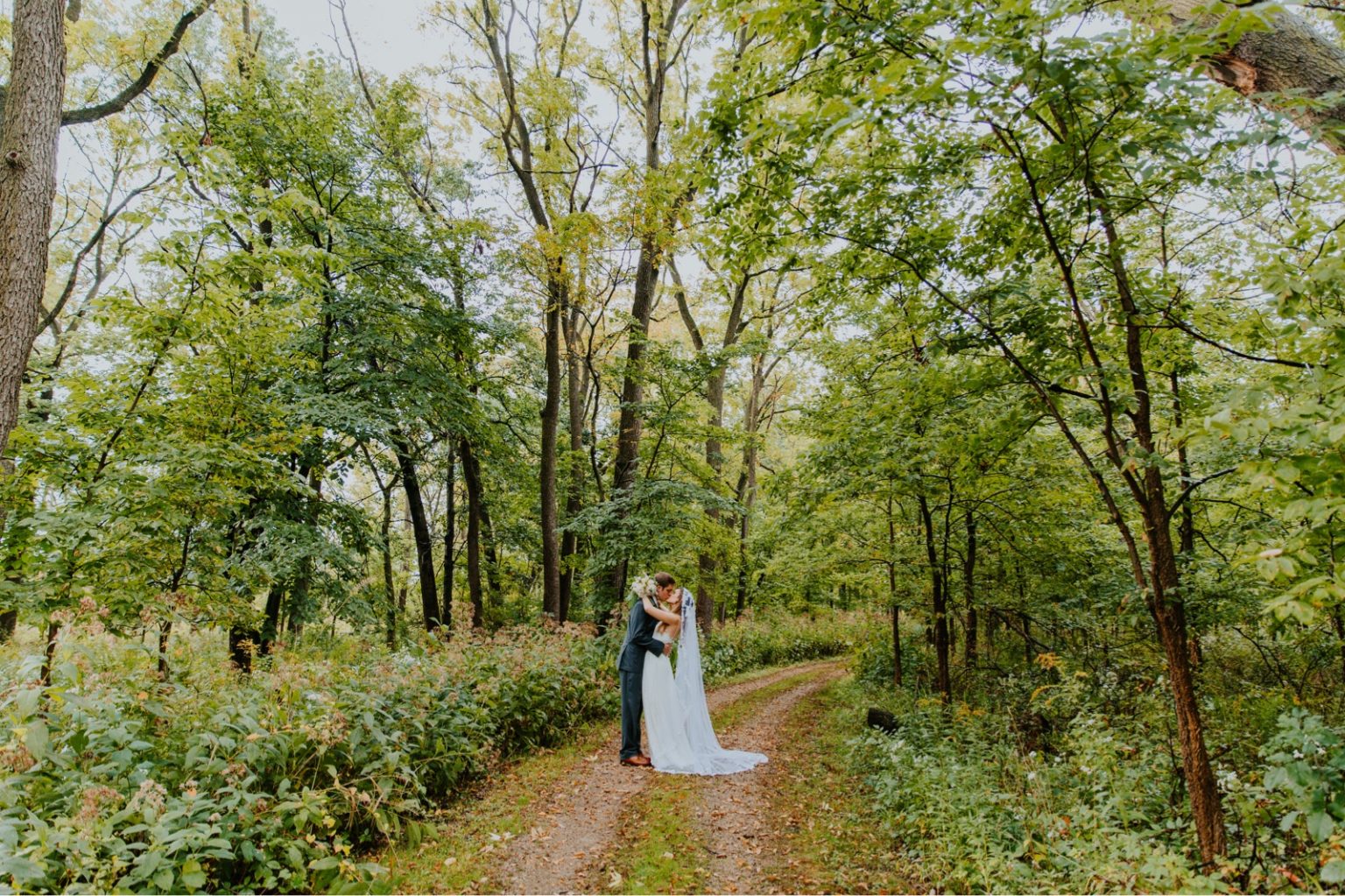 Chicago Redfield Estate Wedding Photos Hanna Walkowaik Photography