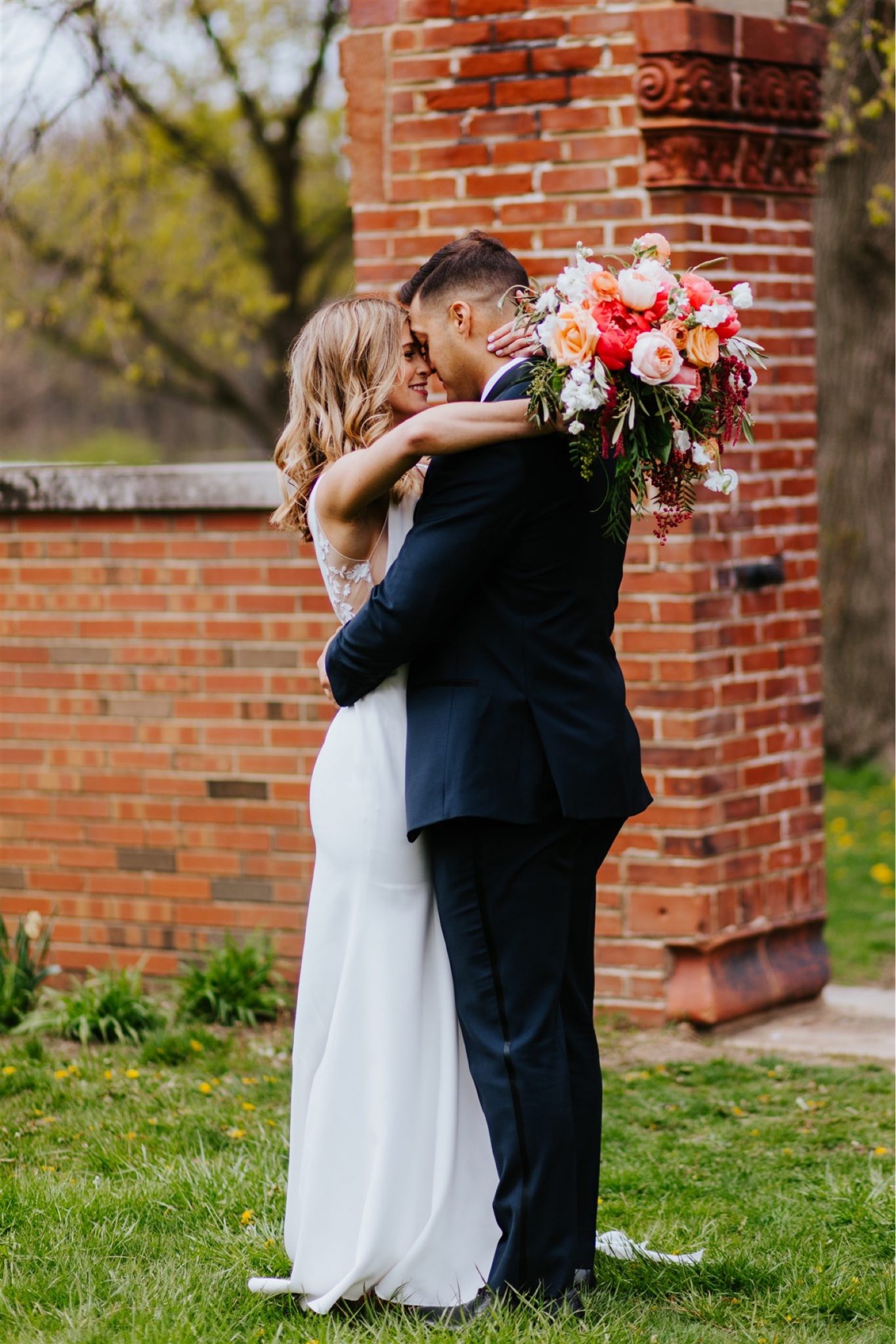 Chicago Backyard Wedding by Hanna Walkowaik Photography